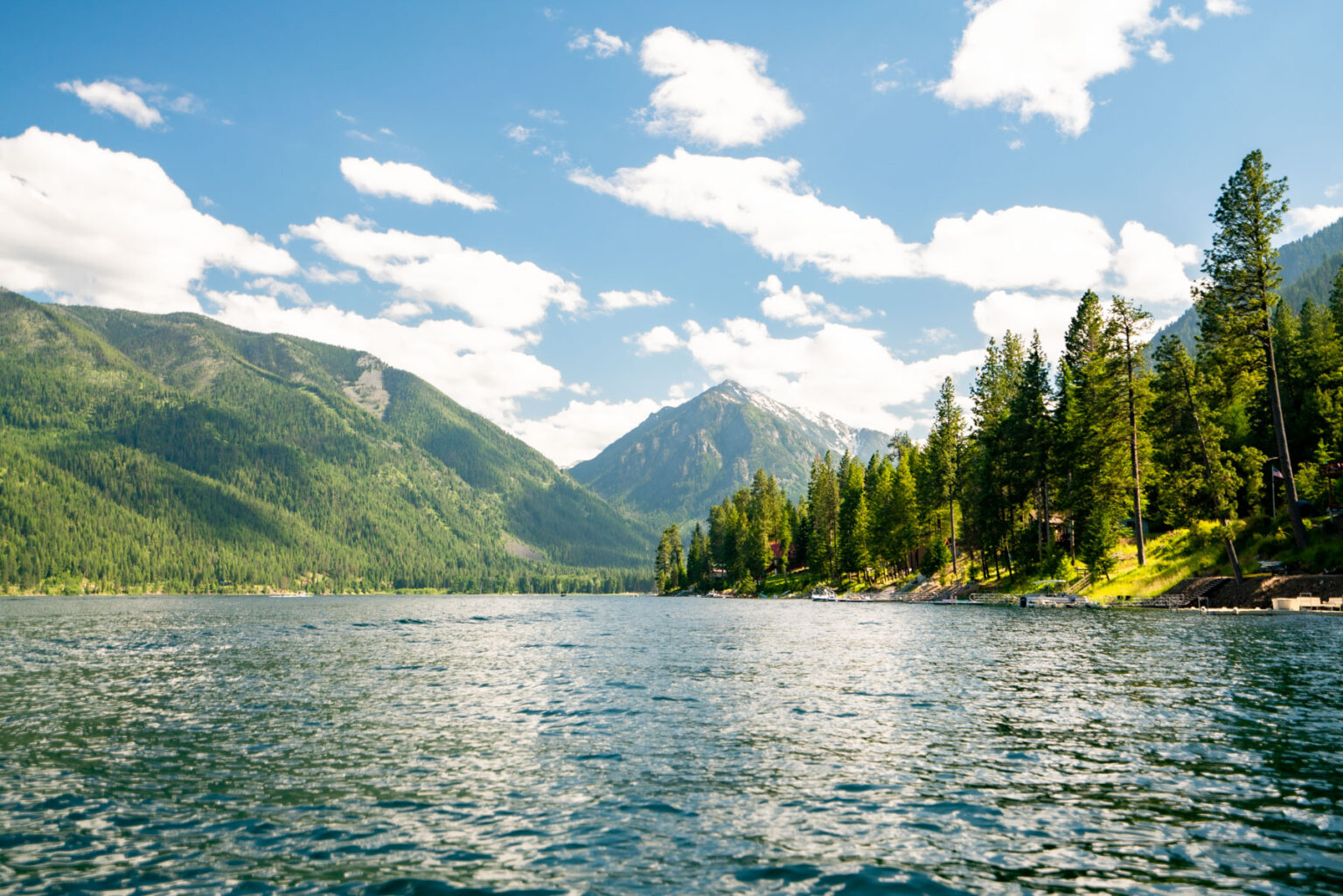 15 LEGENDARY Oregon Lakes Perfect for Summer (+ Photos)