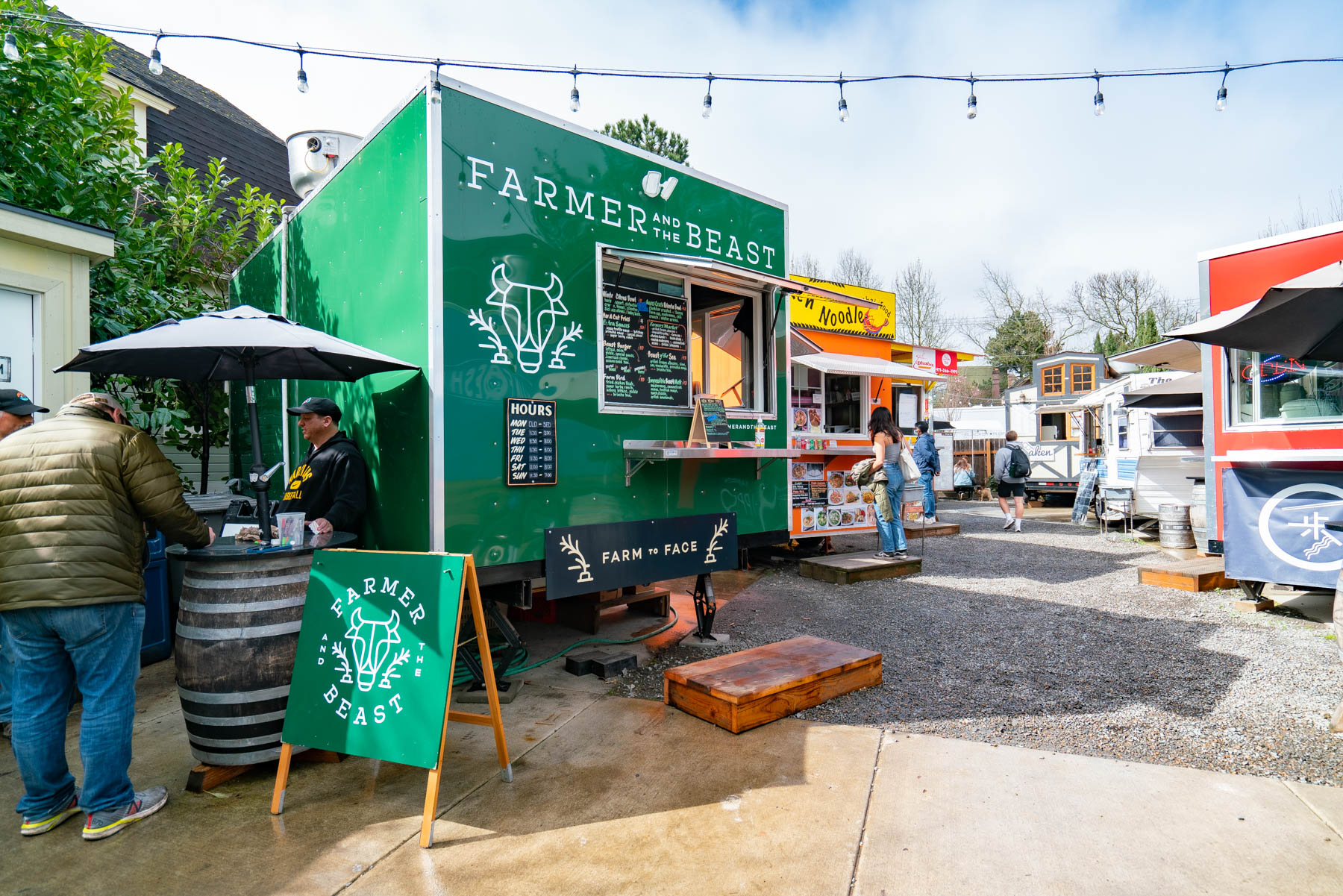 10 GRATIFYING Portland Food Cart Pods (+ Recommendations)