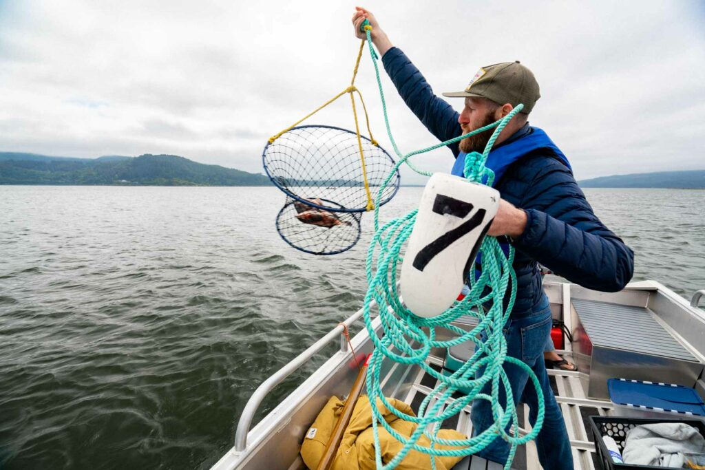 5 BEST Crabbing Spots at the Oregon Coast (& Crabbing Guide)