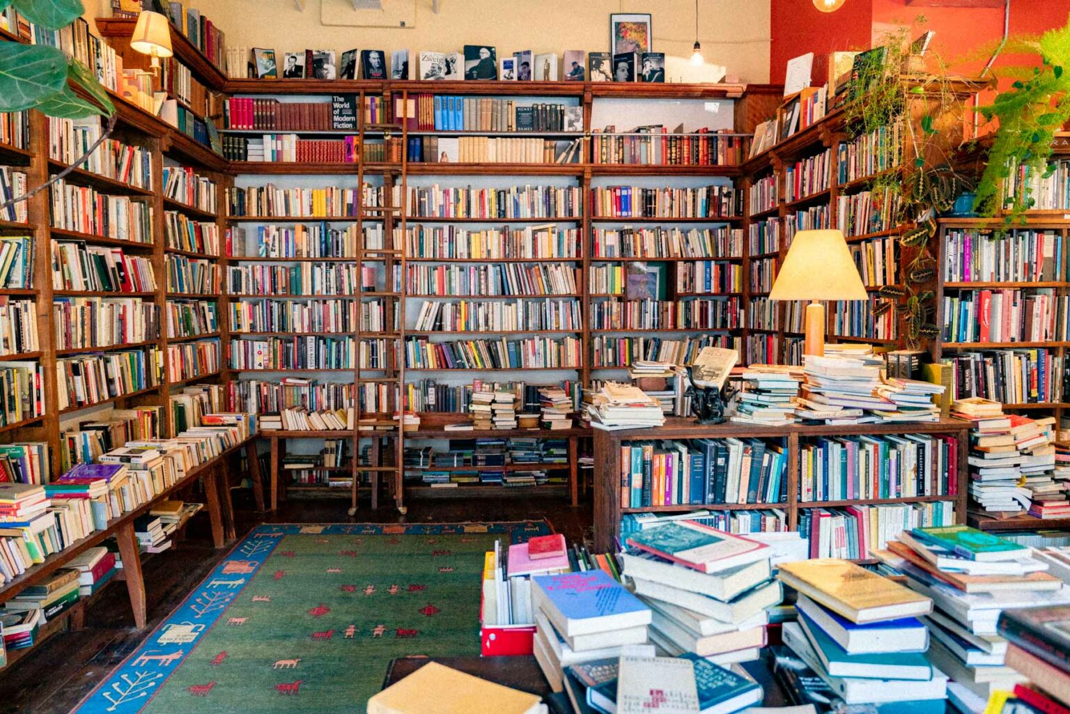 10 LOCAL Portland Bookstores for the Insatiable Book Worm