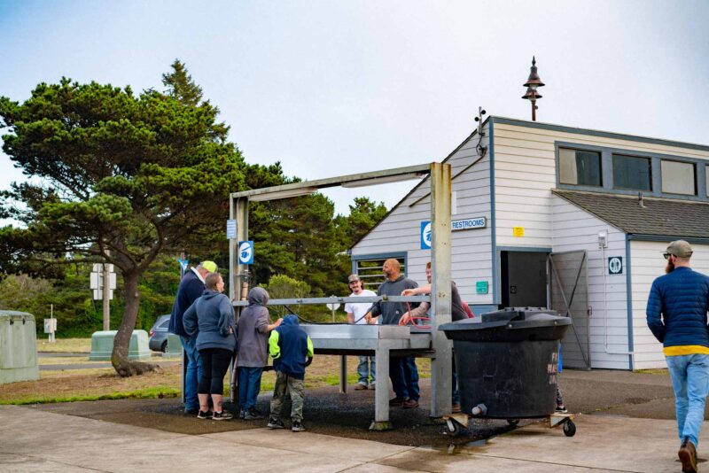 5 BEST Crabbing Spots at the Oregon Coast (& Crabbing Guide)