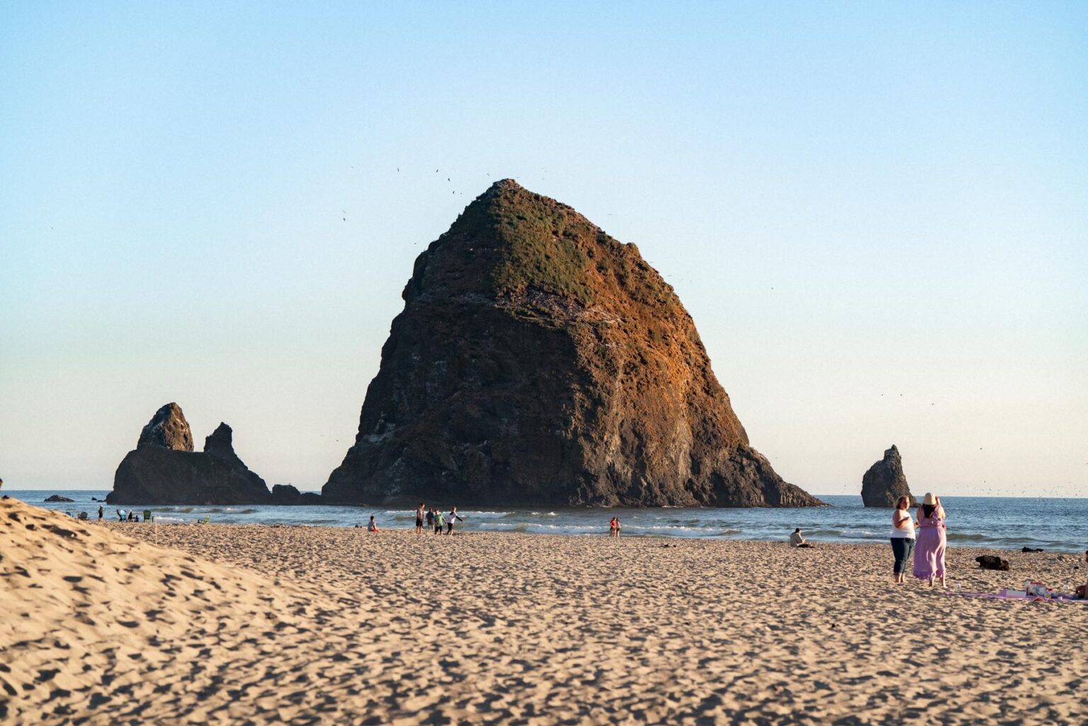 15+ CHARMING Things To Do at Cannon Beach, Oregon (Guide)