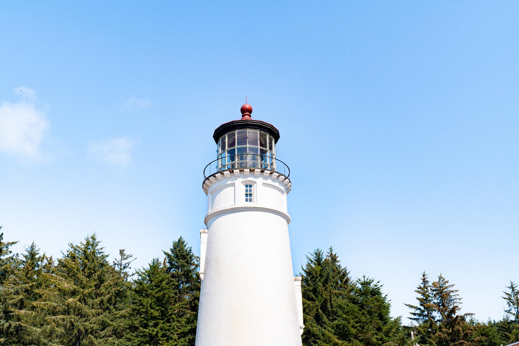 11 ICONIC Lighthouses on the Oregon Coast (+Interesting History)