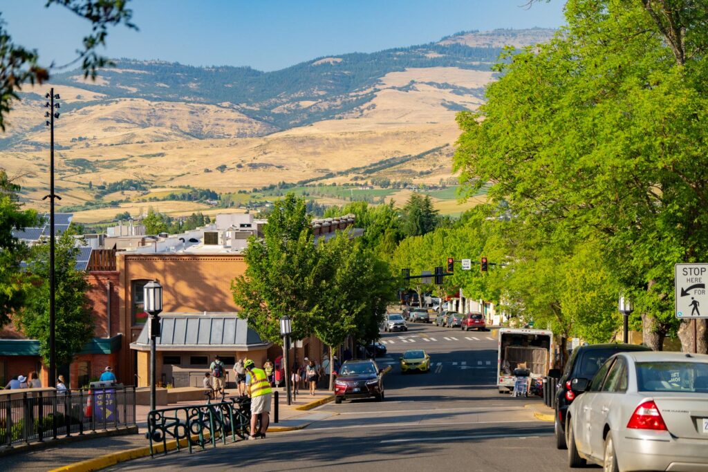 10 CHARMING Oregon SMALL TOWNS You Can't Help But Love