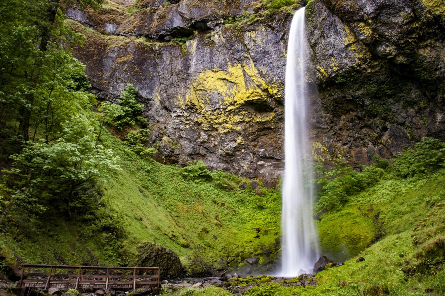 10 EPIC Waterfalls Near Portland, Oregon (Worth the Drive)