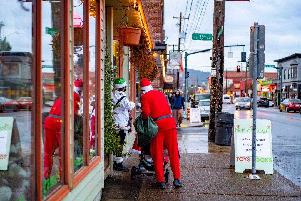 Celebrating CHRISTMAS in Portland (Local's Holiday Guide)