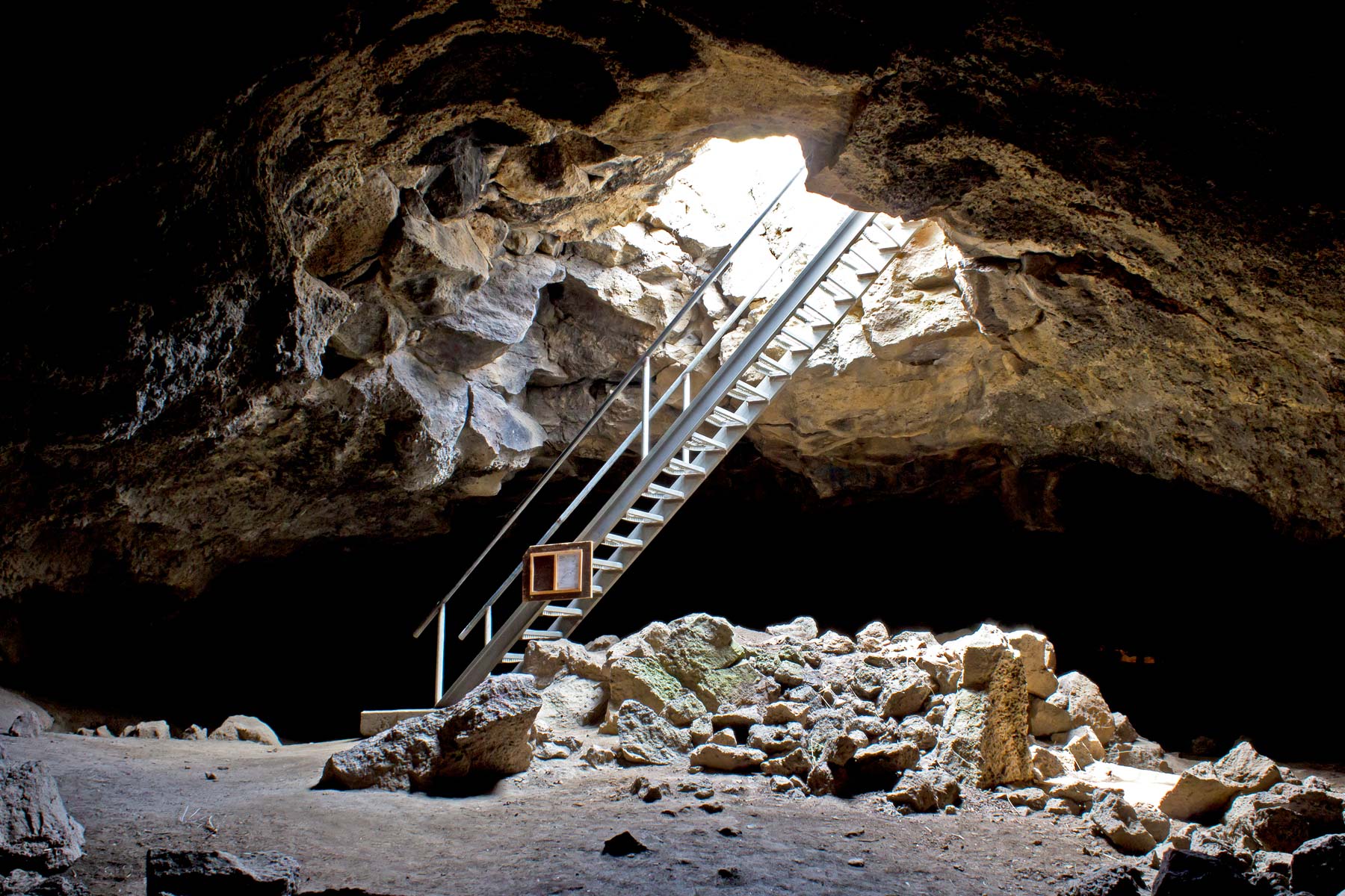 15 EPIC Oregon Caves to Explore This Summer (Local's Guide)