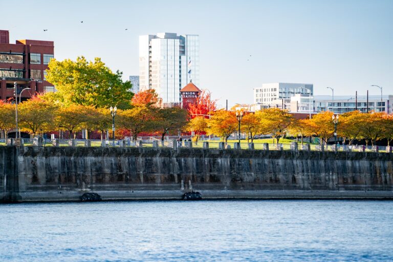 15 STUNNING Spots for Fall Color in Portland, Oregon (+Photos)