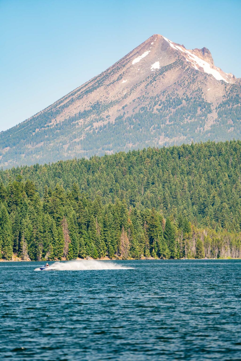 15 LEGENDARY Oregon Lakes Perfect for Summer (+ Photos)