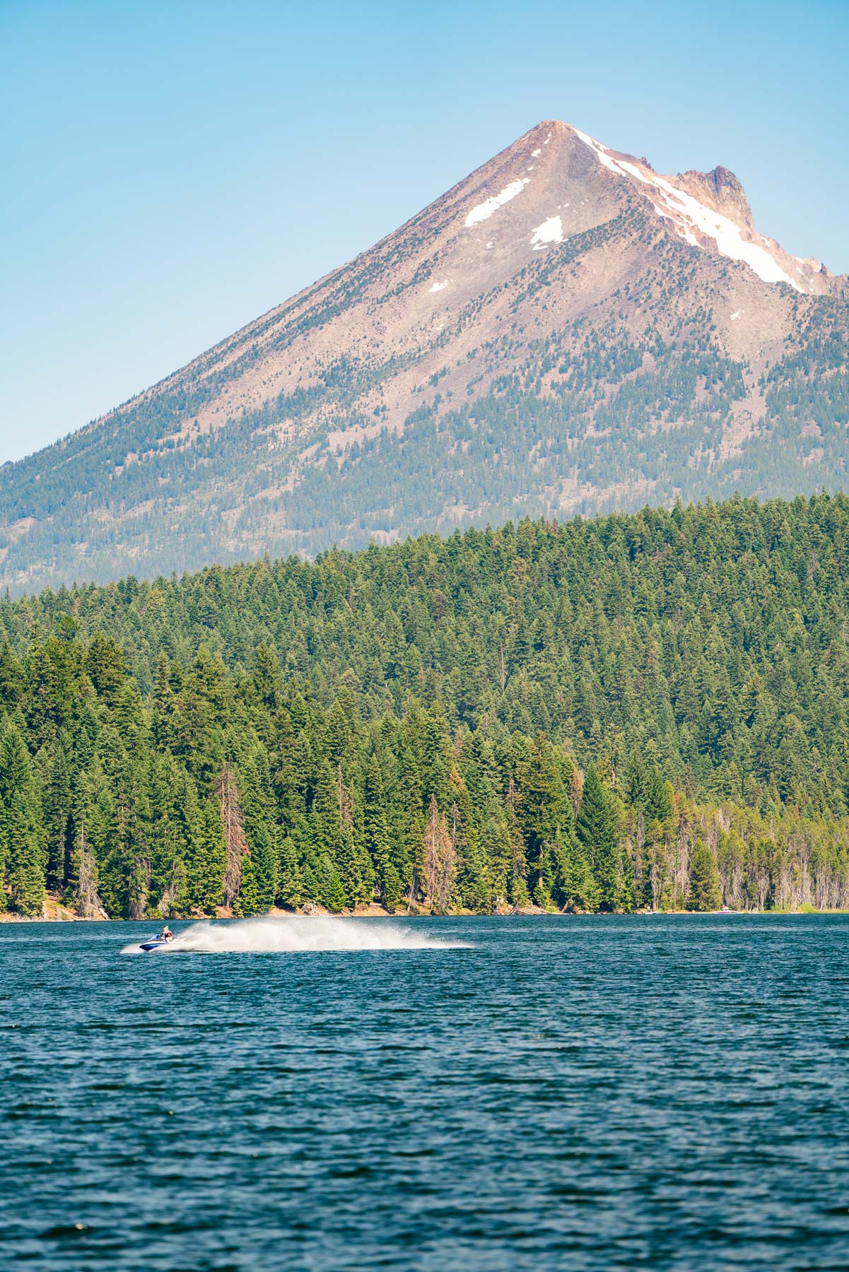 15 LEGENDARY Oregon Lakes Perfect for Summer (+ Photos)