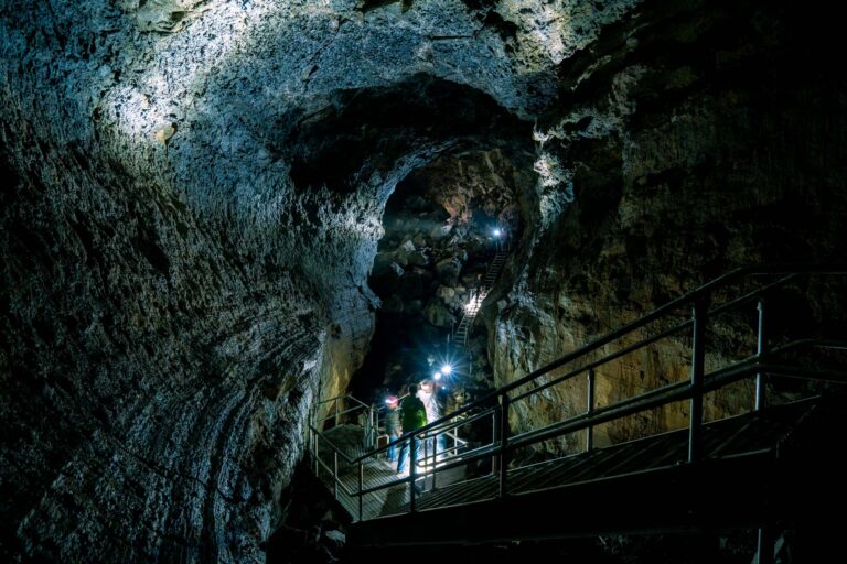 15 EPIC Oregon Caves to Explore This Summer (Local's Guide)