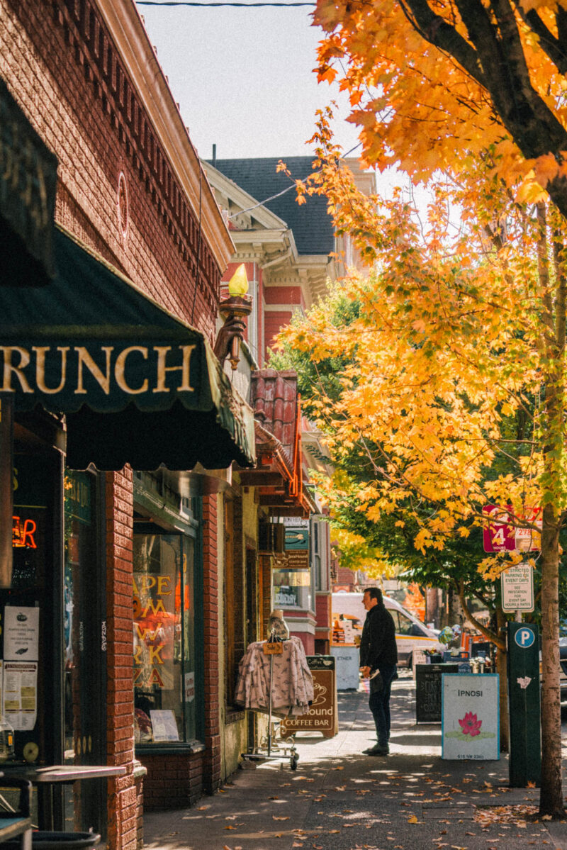 15 STUNNING Spots for Fall Color in Portland, Oregon (+Photos)